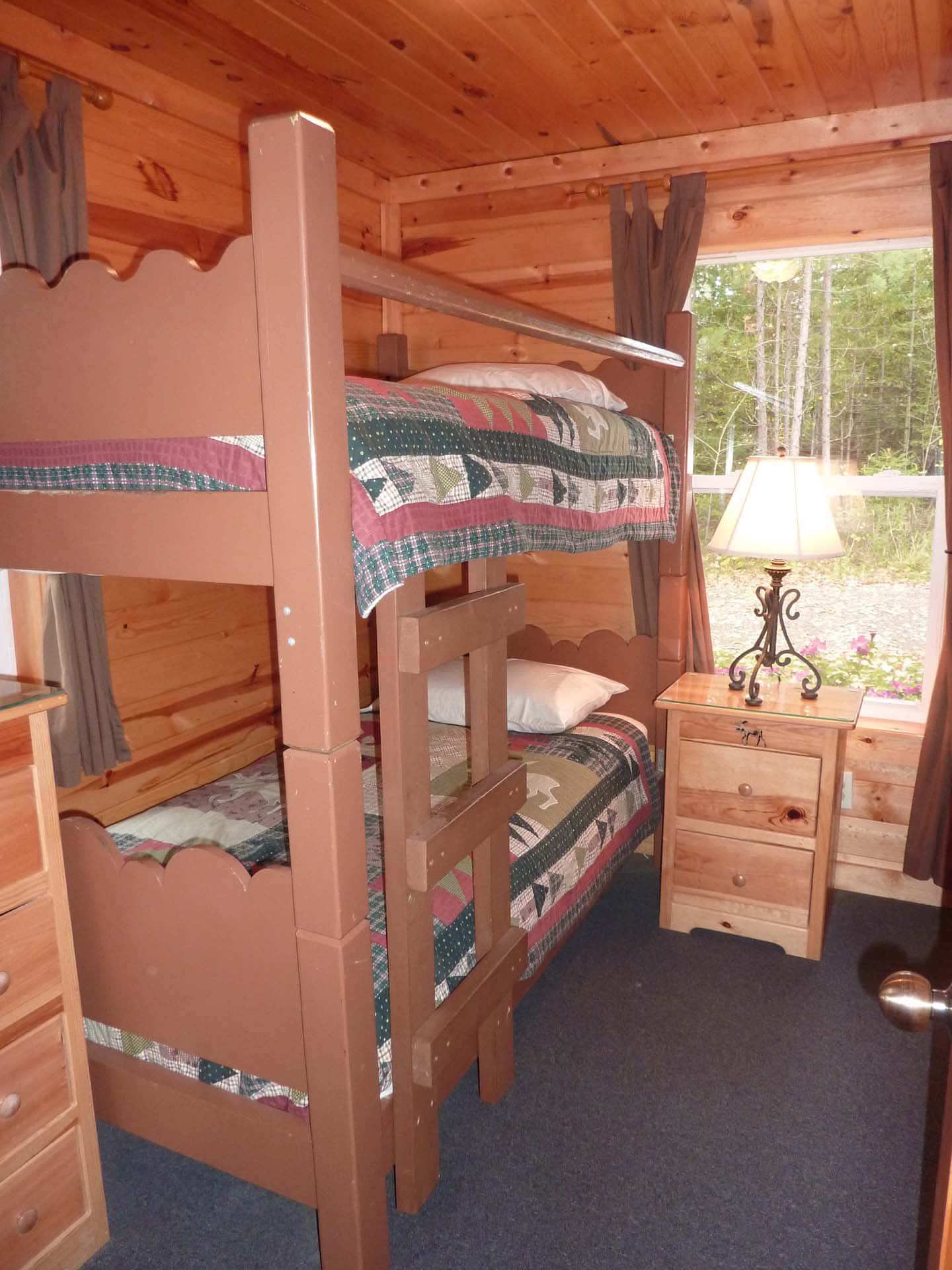 wolf-den-lakeside-cabins-ely-mn-bedroom2 | Moose Track Adventures